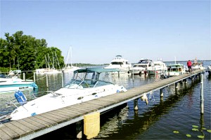 Malge Gasthaus am See | Biergarten |Marina & Camping | Pension | Marina ...
